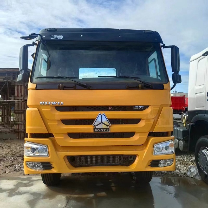 Carbon Steel Cargo Box Material 2024 Heavy Duty HOWO Diesel Truck Head ...
