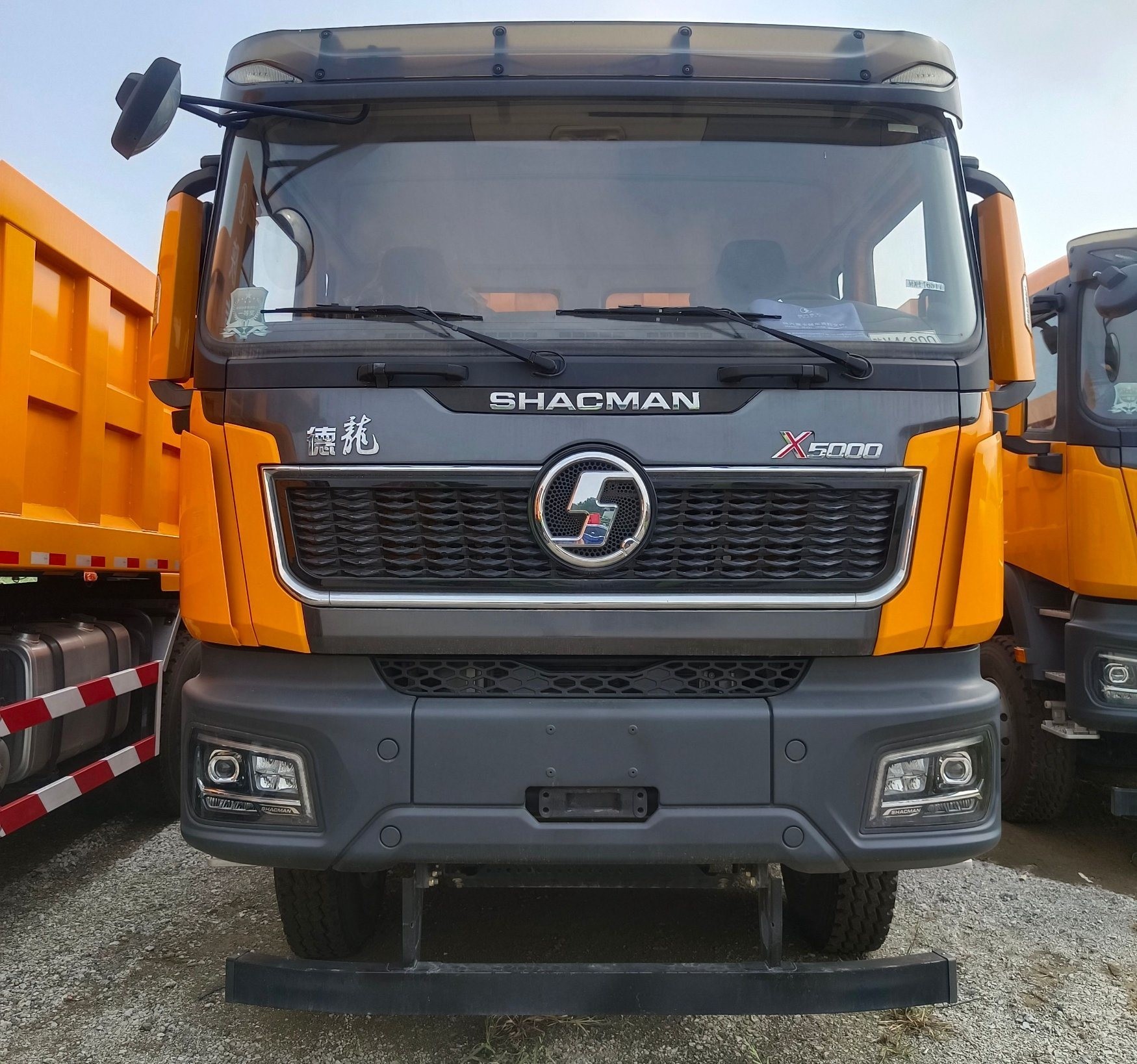 Sinotruk Delong Dump Truck 8X4 with Hydraulic Steering and Powerful ...